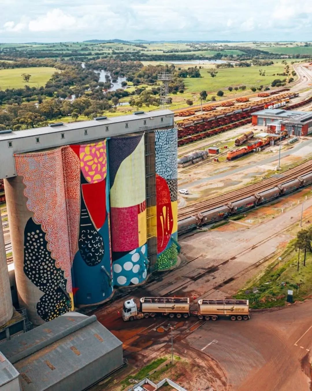 Australia's Golden Outback: Official Tourism & Travel Website