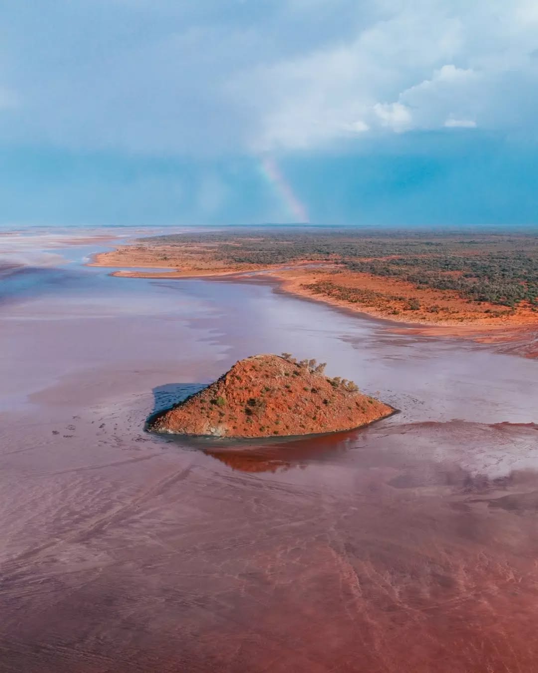 Australia's Golden Outback: Official Tourism & Travel Website